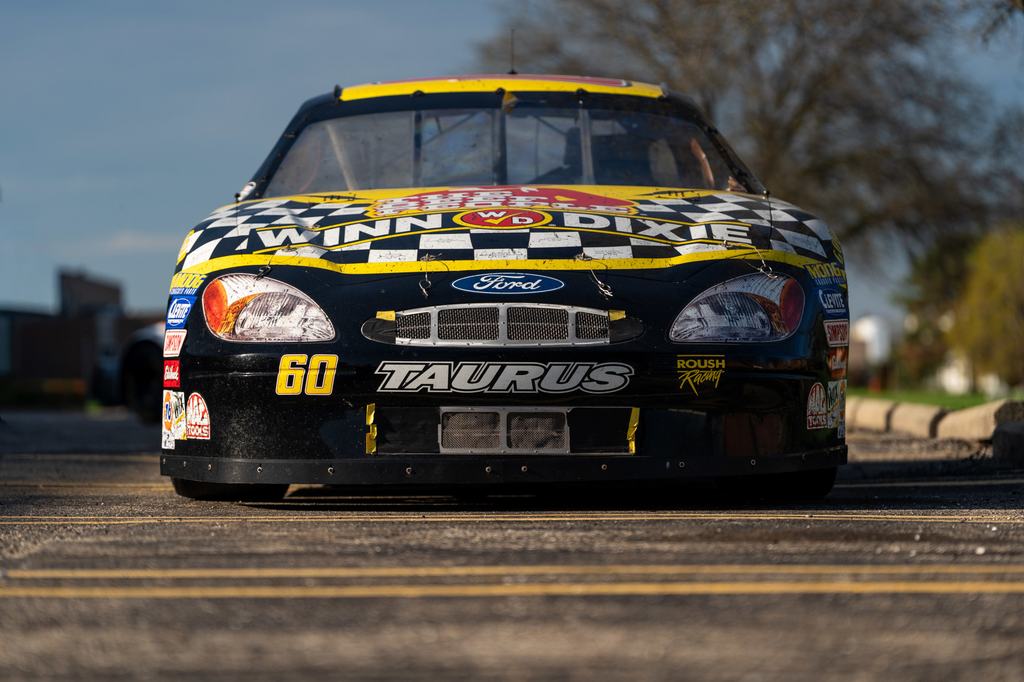 Ford Taurus NASCAR versenyautó - 2000. | Totalcar