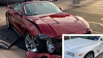 Összekeverte bérelt Mustangja pedáljait, majd beleszállt egy Rolls-Royce-ba