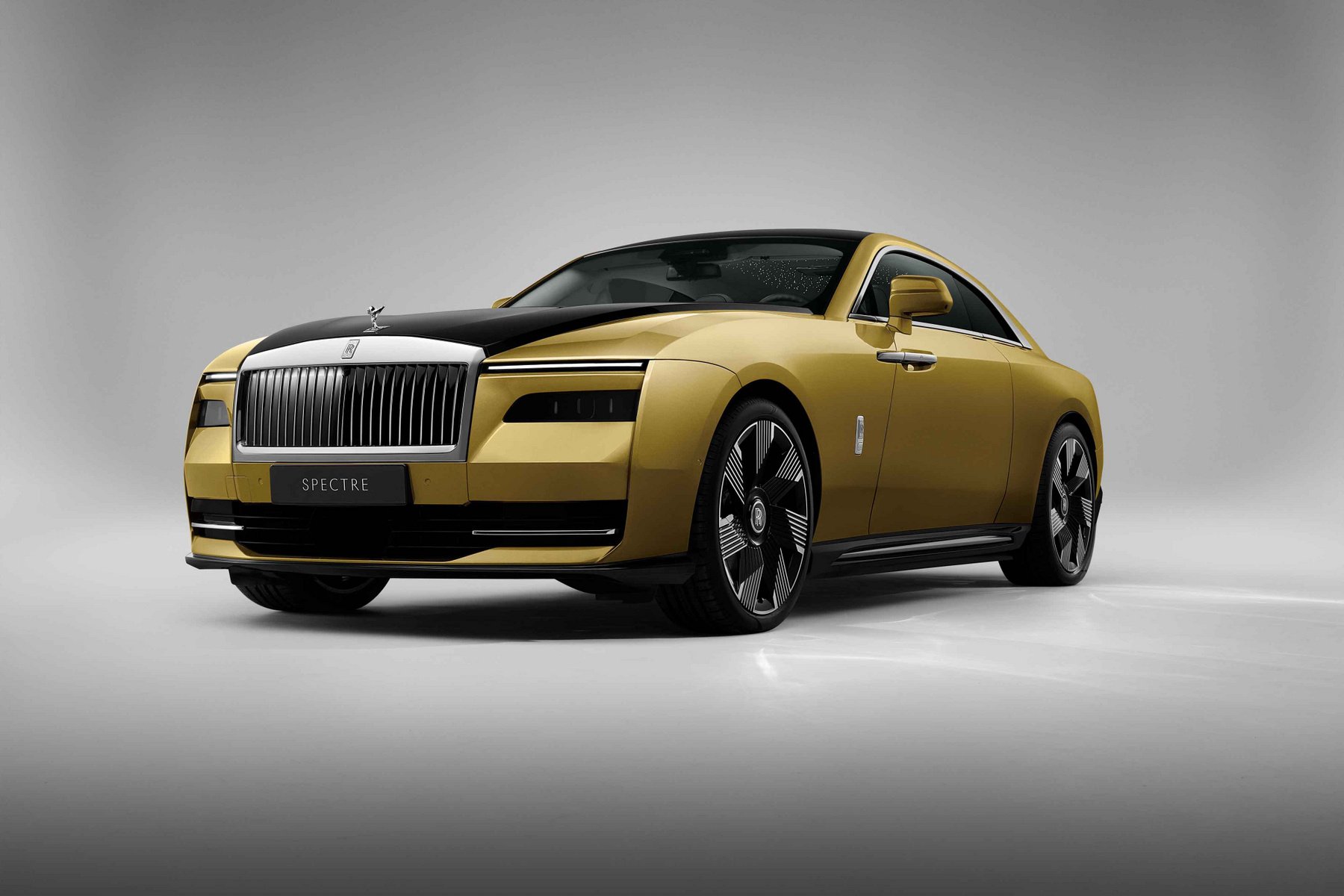 Mit tippelsz, hány évesek veszik az elektromos Rolls-Royce-t? | Totalcar