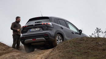 Bírja a terepet a sláger-Suzuki? Kipróbáltuk! | Totalcar