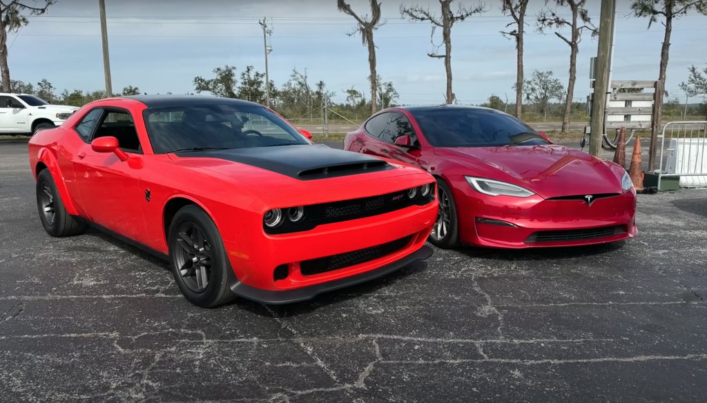Legyorsulhatja a legdurvább Dodge Challenger a legerősebb Tesla Model S ...