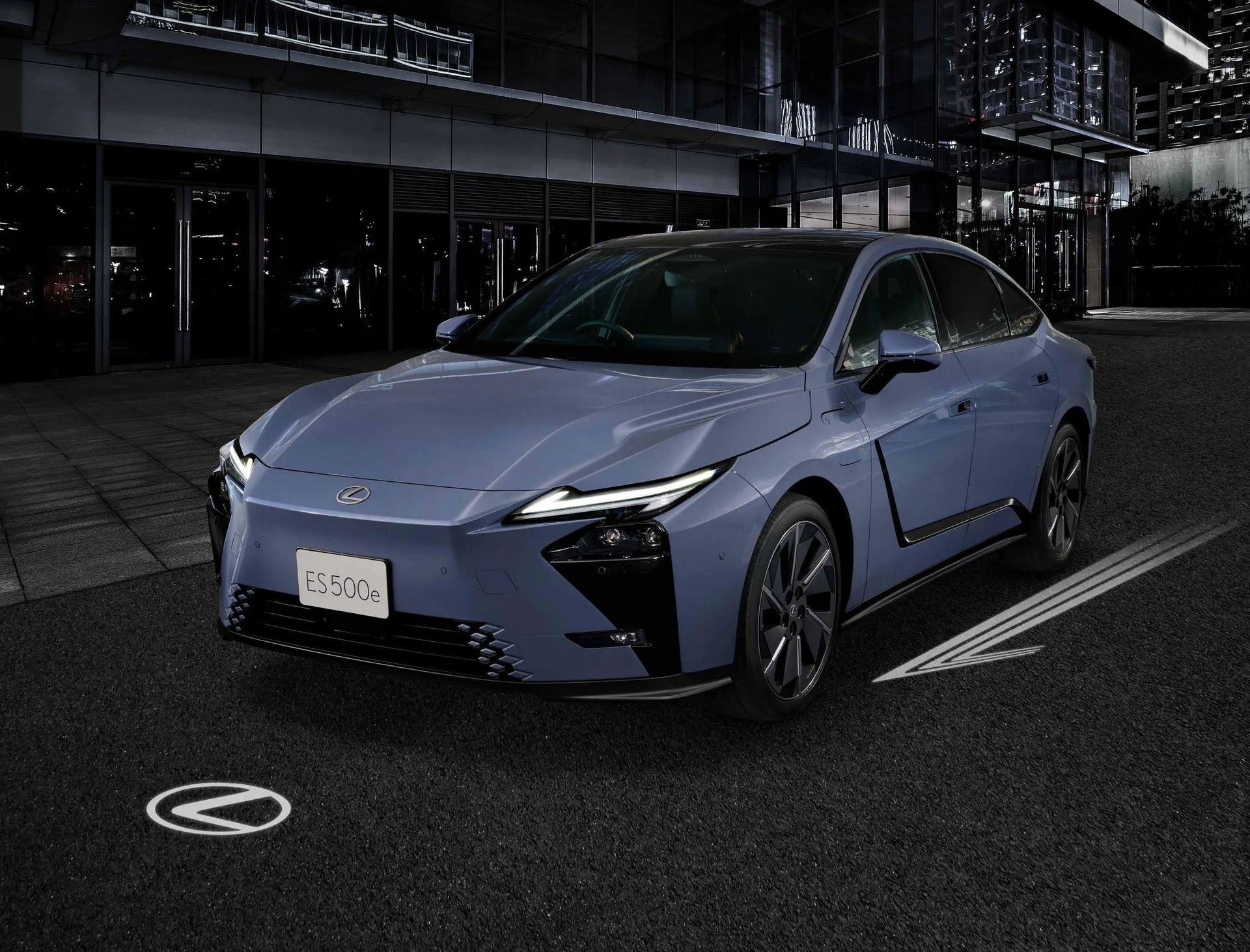 Büdös a lábad? A Lexus ES erre is kínál megoldást! | Totalcar