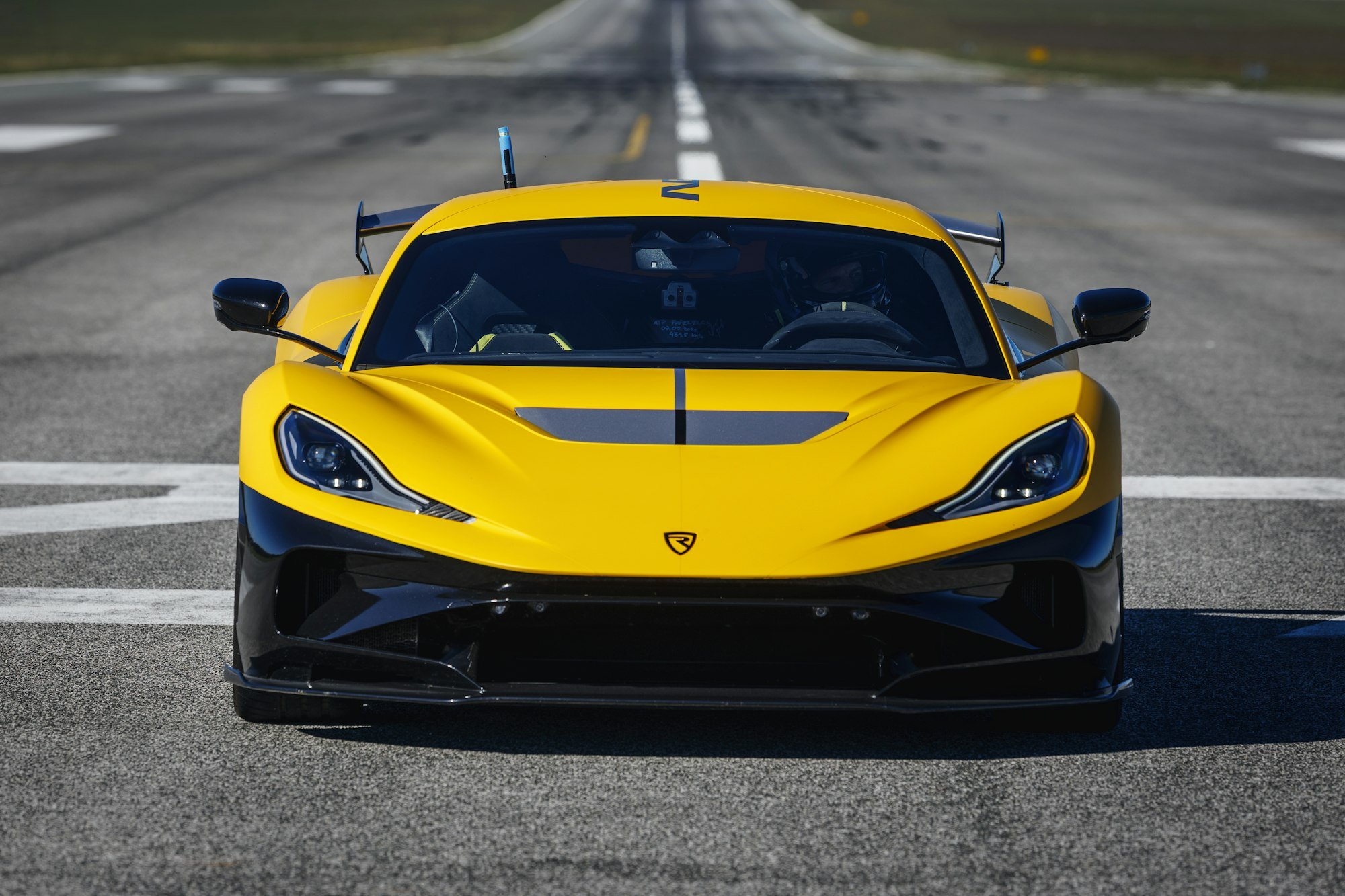 Rimac x Red Bull x vonat | Totalcar